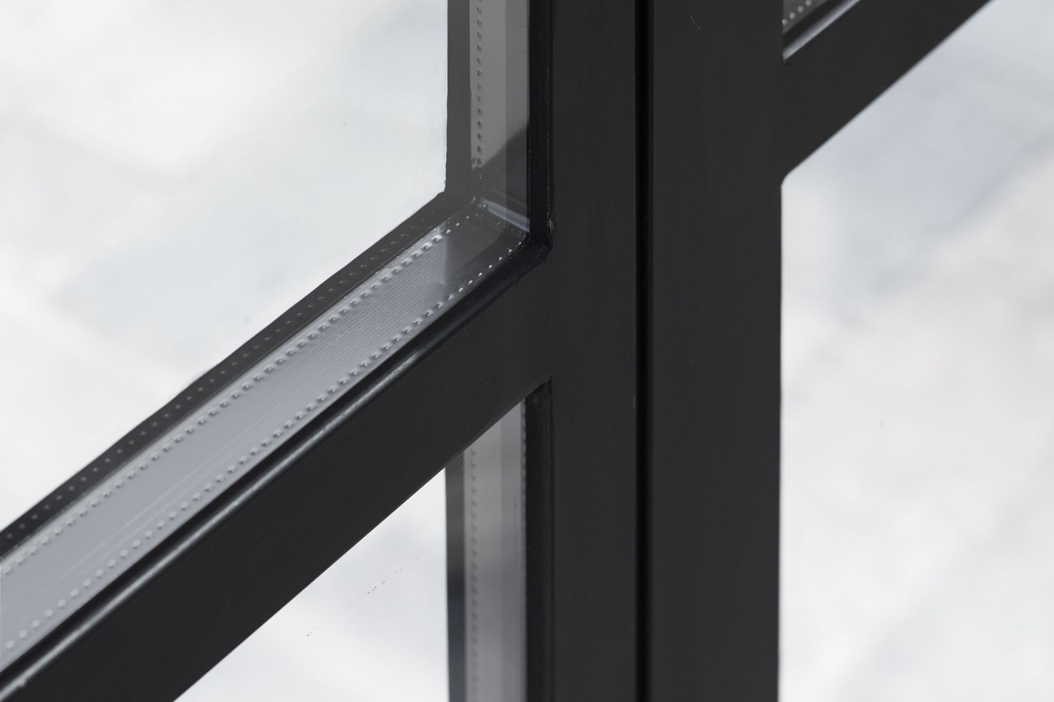 Verwarmend glas: ‘de ruit als onzichtbare radiator’ · Exclusive Steel